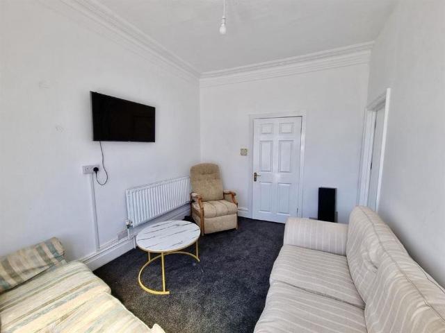 3 bedroom flat to rent