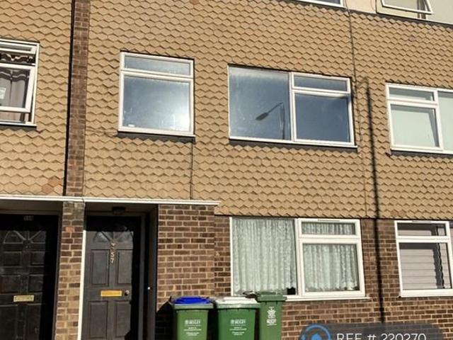 3 bedroom flat to rent