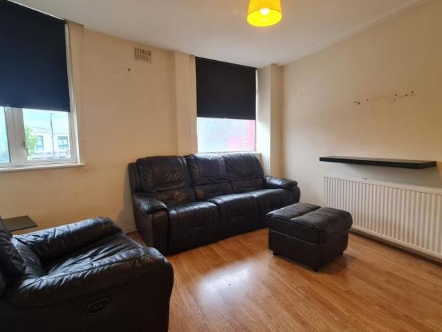 3 bedroom flat to rent