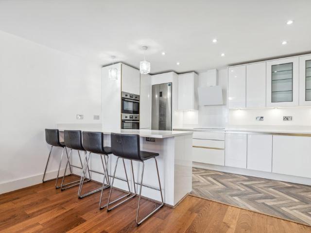 3 bedroom flat to rent