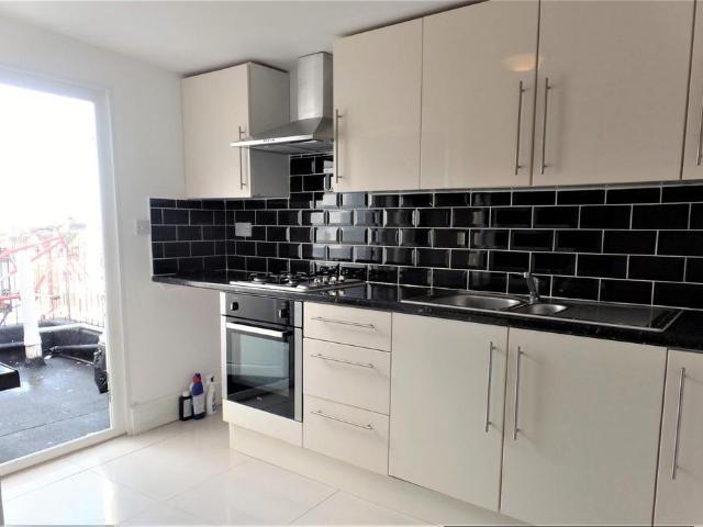 3 bedroom flat to rent