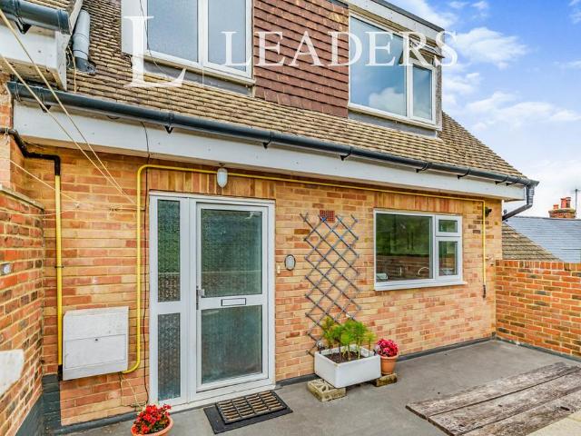 3 bedroom flat to rent