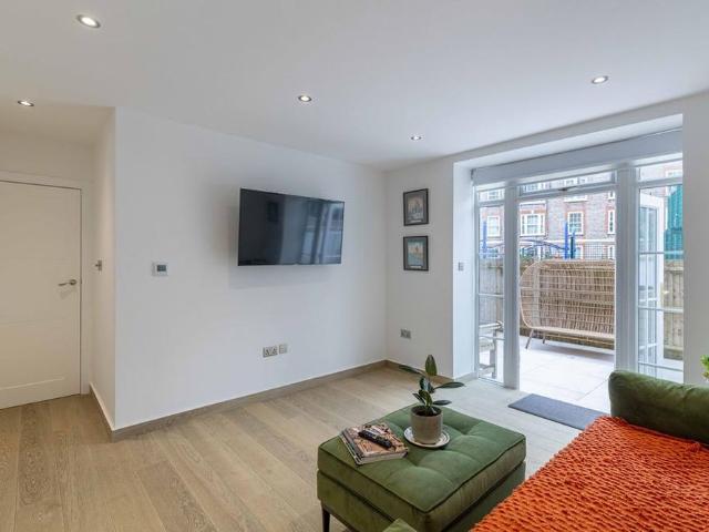 3 bedroom flat to rent