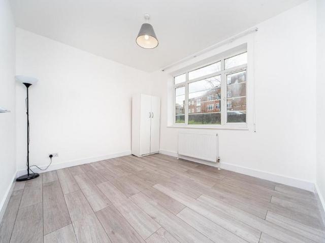 3 bedroom flat to rent