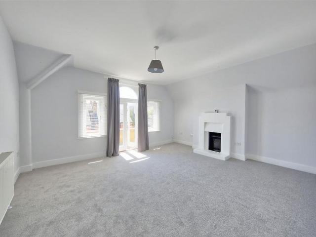 3 bedroom flat to rent