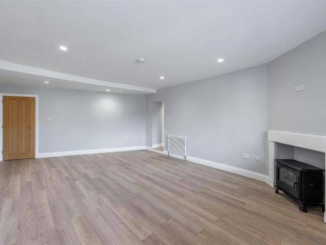 3 bedroom flat to rent