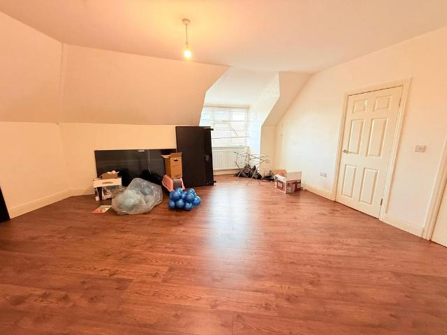 3 bedroom flat to rent