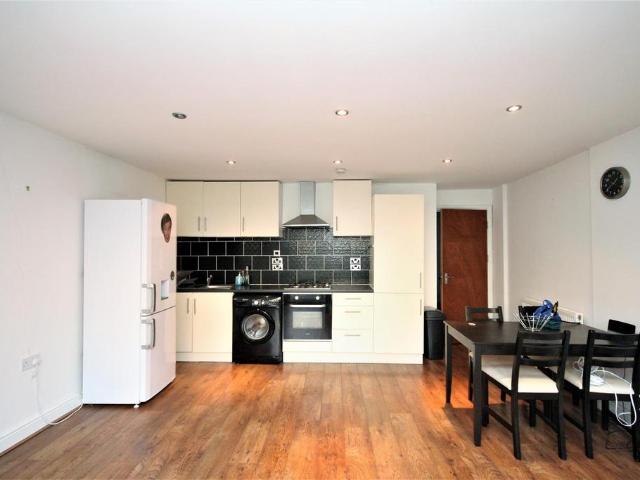 3 bedroom flat to rent