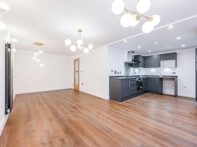 3 bedroom flat to rent