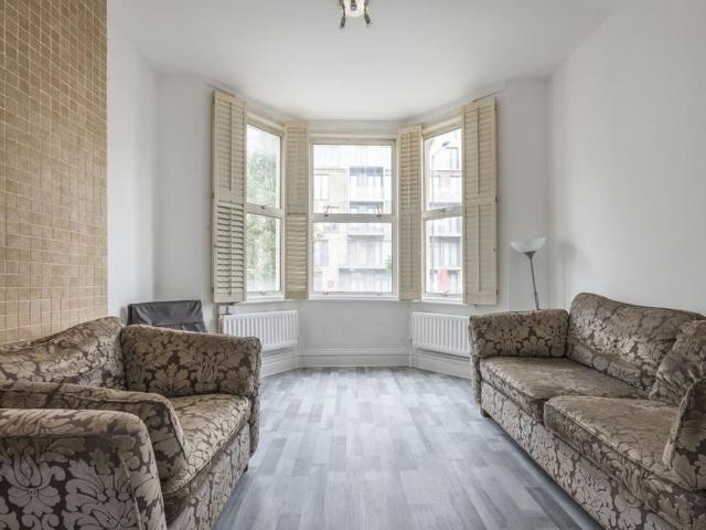 3 bedroom flat to rent