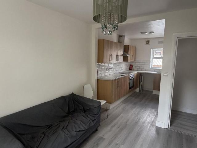3 bedroom flat to rent