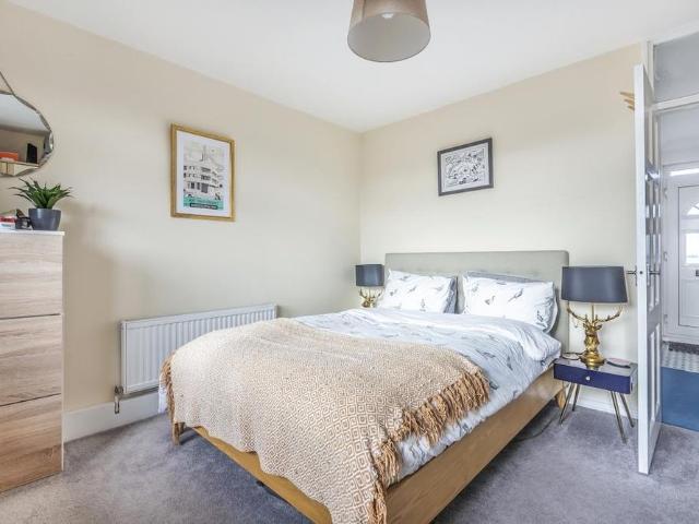 3 bedroom flat to rent