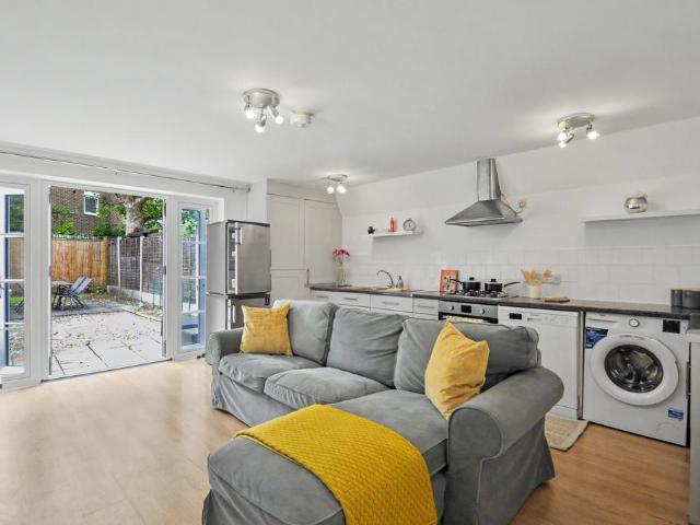 3 bedroom flat to rent
