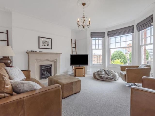 3 bedroom flat to rent