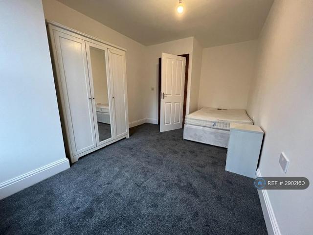 3 bedroom flat to rent