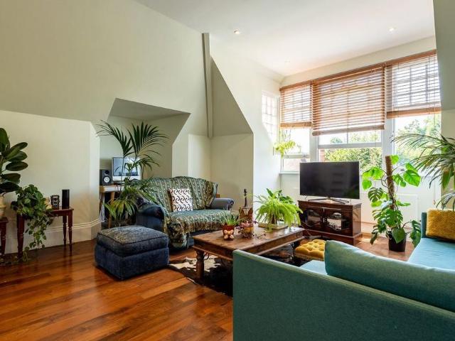 3 bedroom flat to rent