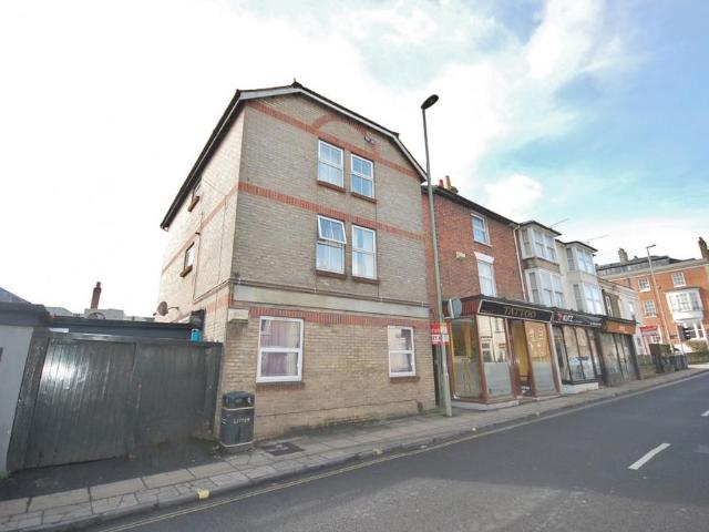 3 bedroom flat to rent