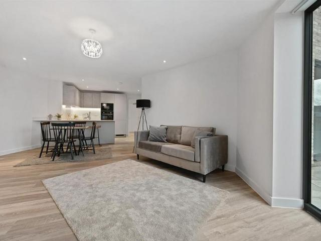 3 bedroom flat to rent