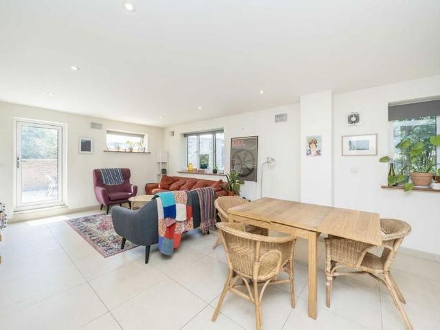3 bedroom flat to rent