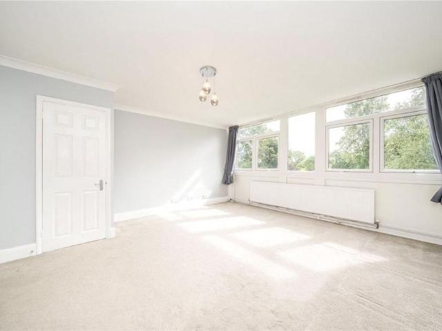 3 bedroom flat to rent