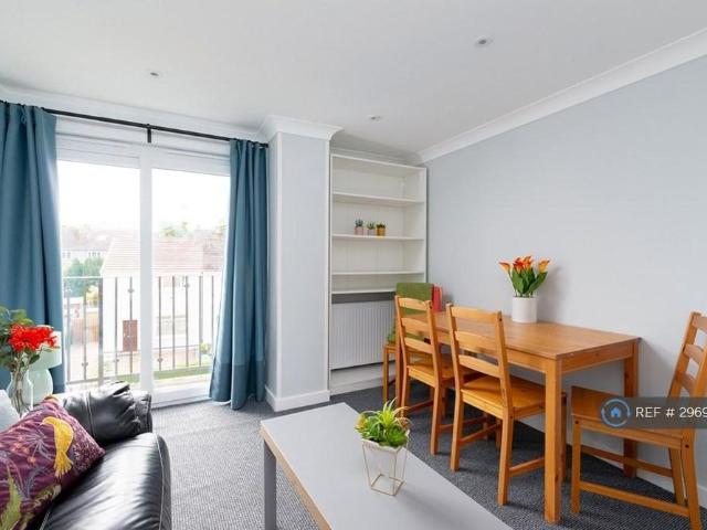 3 bedroom flat to rent