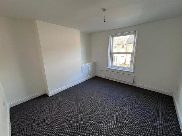 3 bedroom flat to rent