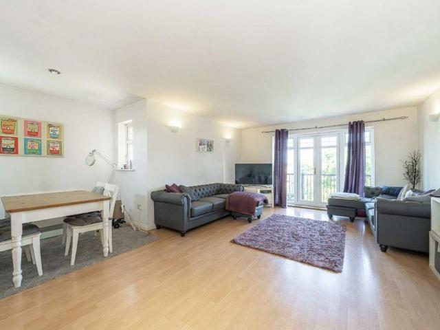 3 bedroom flat to rent