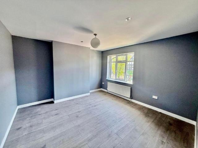 3 bedroom flat to rent
