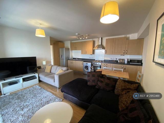 3 bedroom flat to rent