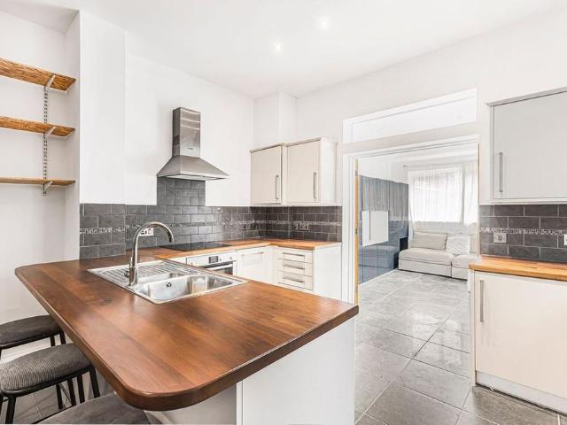 3 bedroom flat to rent