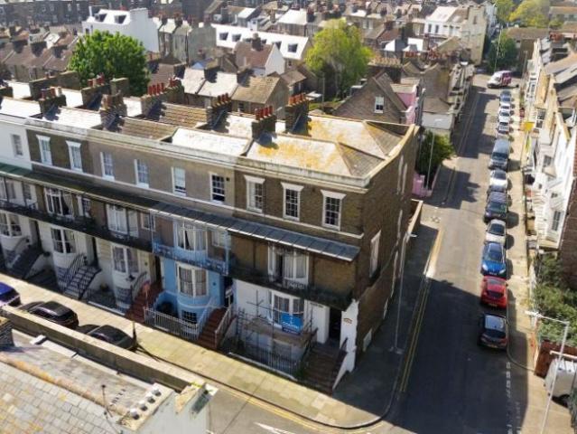 3 bedroom flat to rent