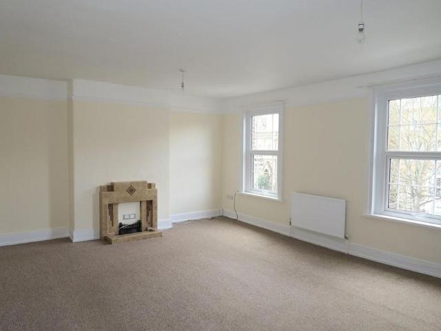 3 bedroom flat to rent