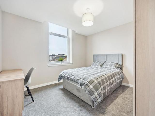 3 bedroom flat to rent