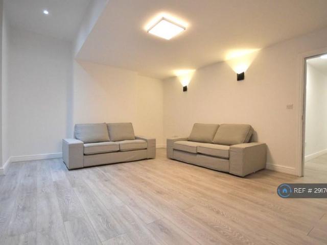 3 bedroom flat to rent