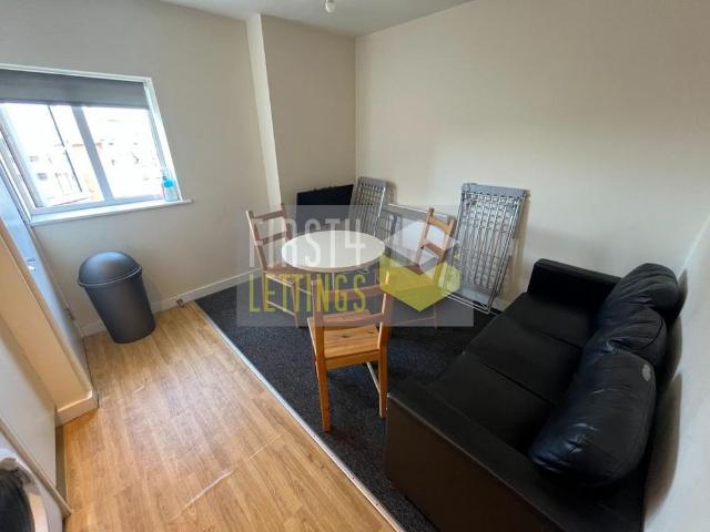 3 bedroom flat to rent