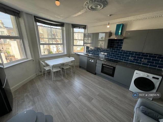 3 bedroom flat to rent