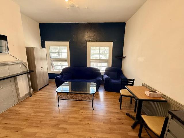 3 bedroom flat to rent
