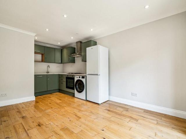 3 bedroom flat to rent