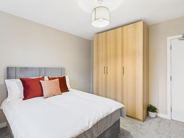 3 bedroom flat to rent