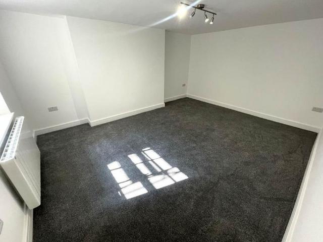 3 bedroom flat to rent