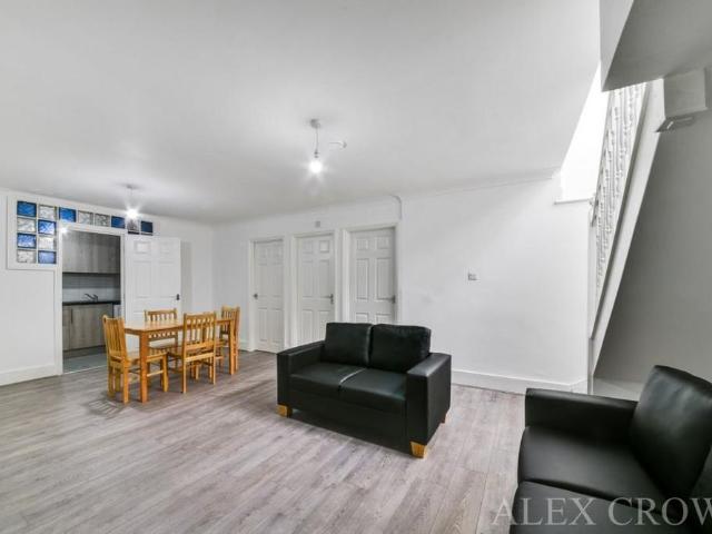 3 bedroom flat to rent