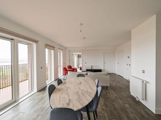 3 bedroom flat to rent