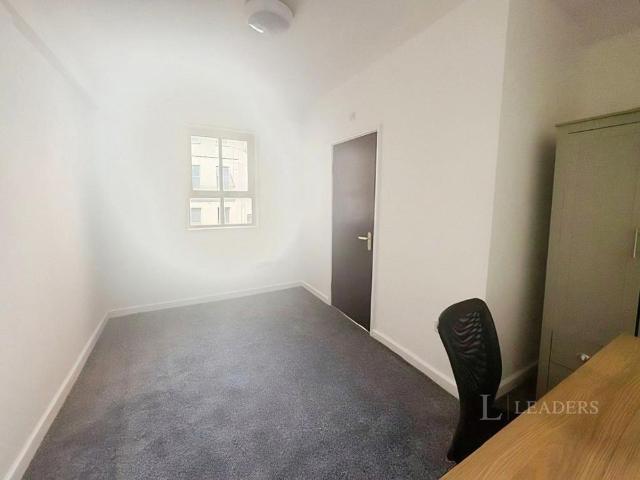 3 bedroom flat to rent