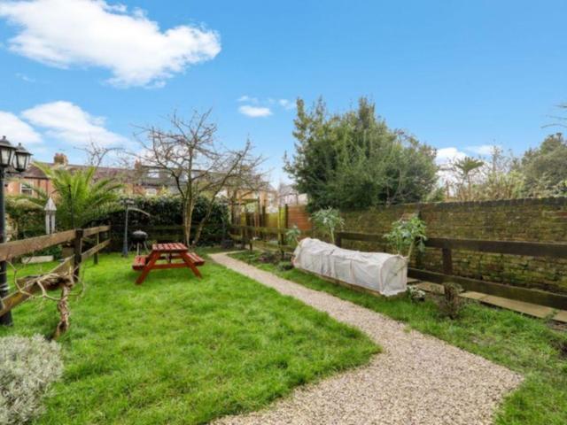 3 bedroom flat to rent