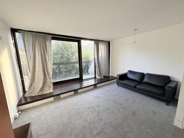 3 bedroom flat to rent