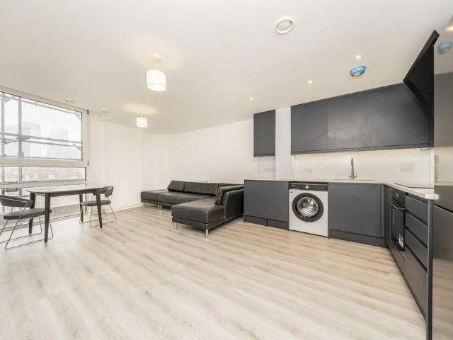 3 bedroom flat to rent