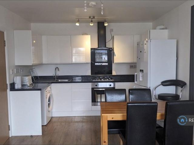 3 bedroom flat to rent