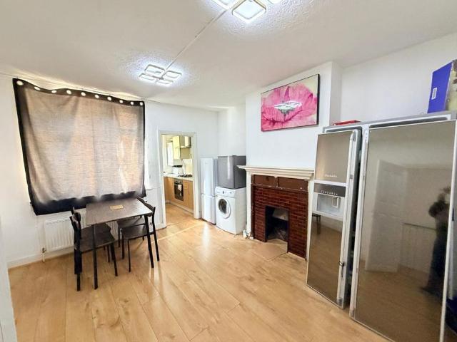 3 bedroom flat to rent
