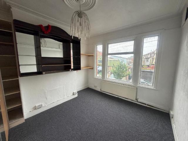 3 bedroom flat to rent