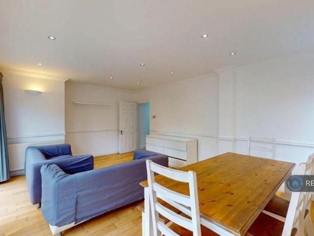 3 bedroom flat to rent